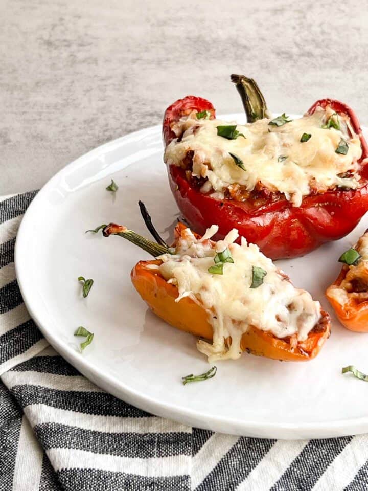 Low FODMAP Grilled Stuffed Bell Peppers | Loveable Lemons