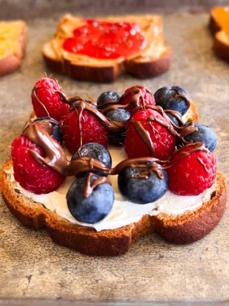 Toast Toppers With Gluten Free Bread | Loveable Lemons
